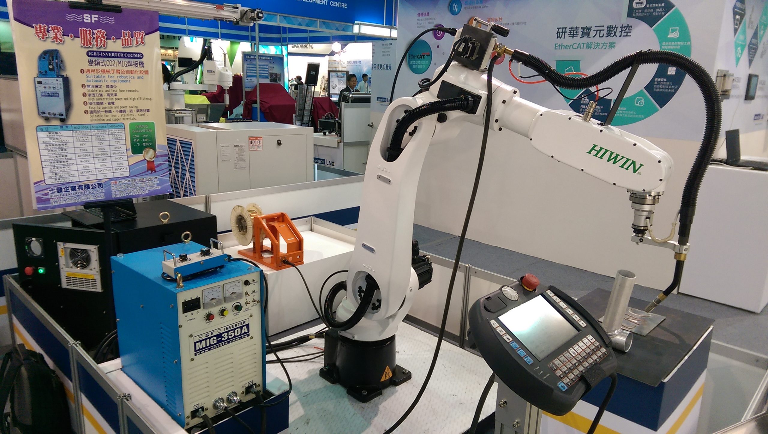 Cooperated with LNC to develop the CO2/MIG robotic arm